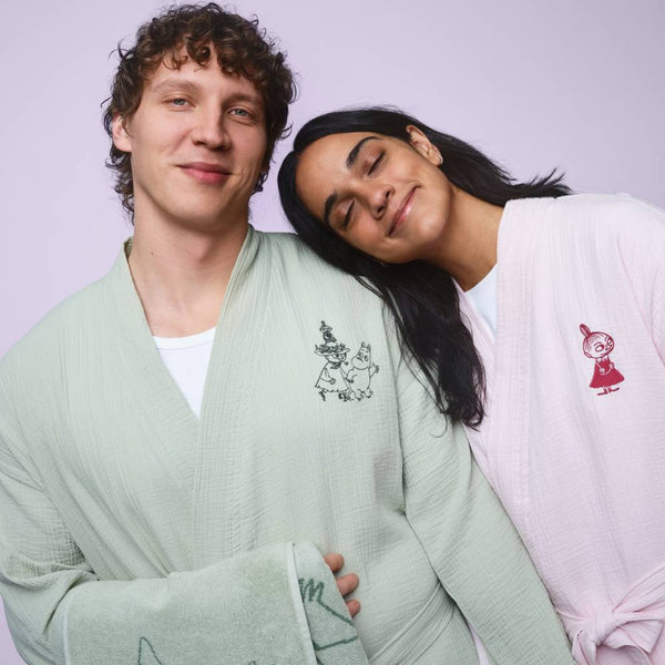 Moomin Friends Forever Bathrobe S/M Pink - Moomin Arabia - The Official ...
